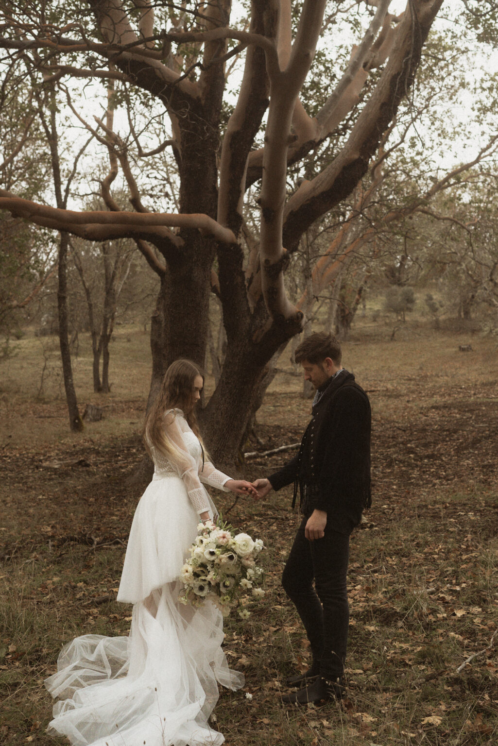 Western Romantic Elopement in Buncom, Oregon - Smoke and the Sea ...