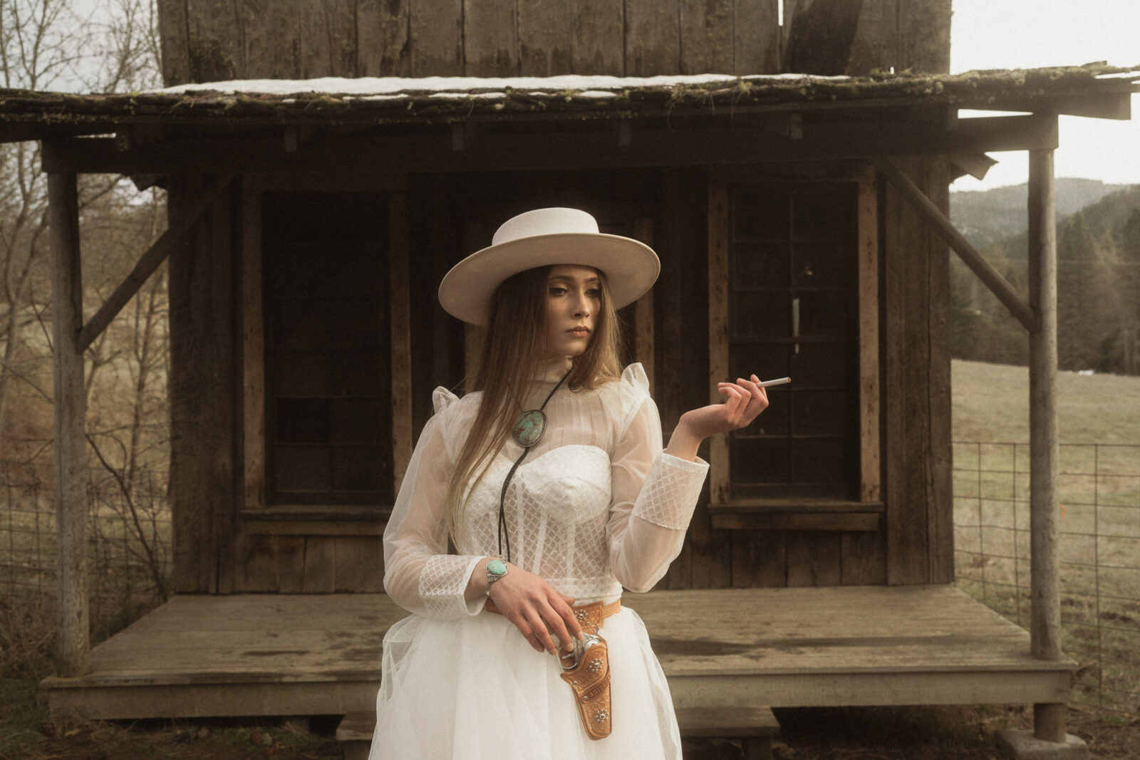 Western Romantic Elopement in Buncom, Oregon - Smoke and the Sea ...