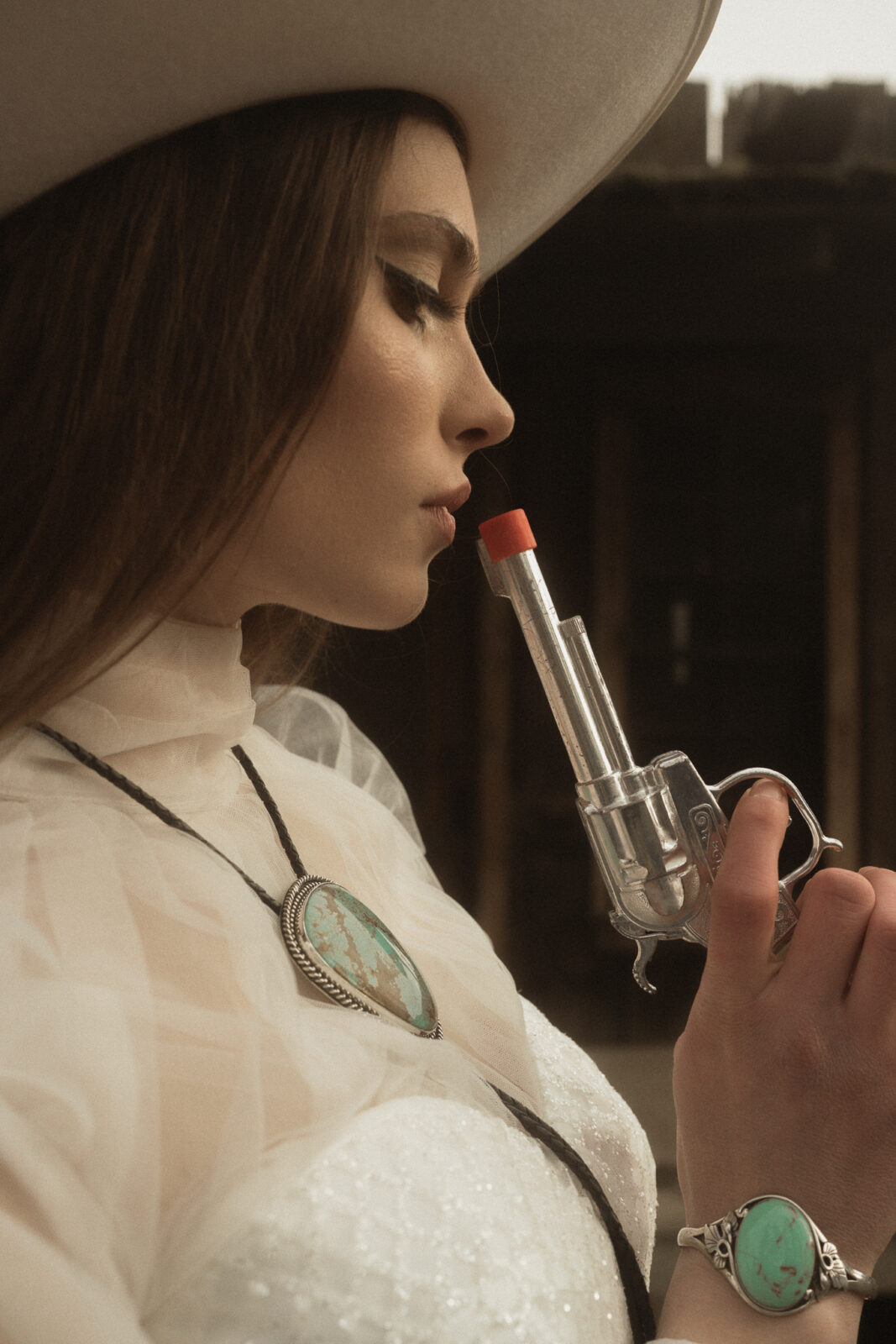 Western Romantic Elopement in Buncom, Oregon - Smoke and the Sea ...