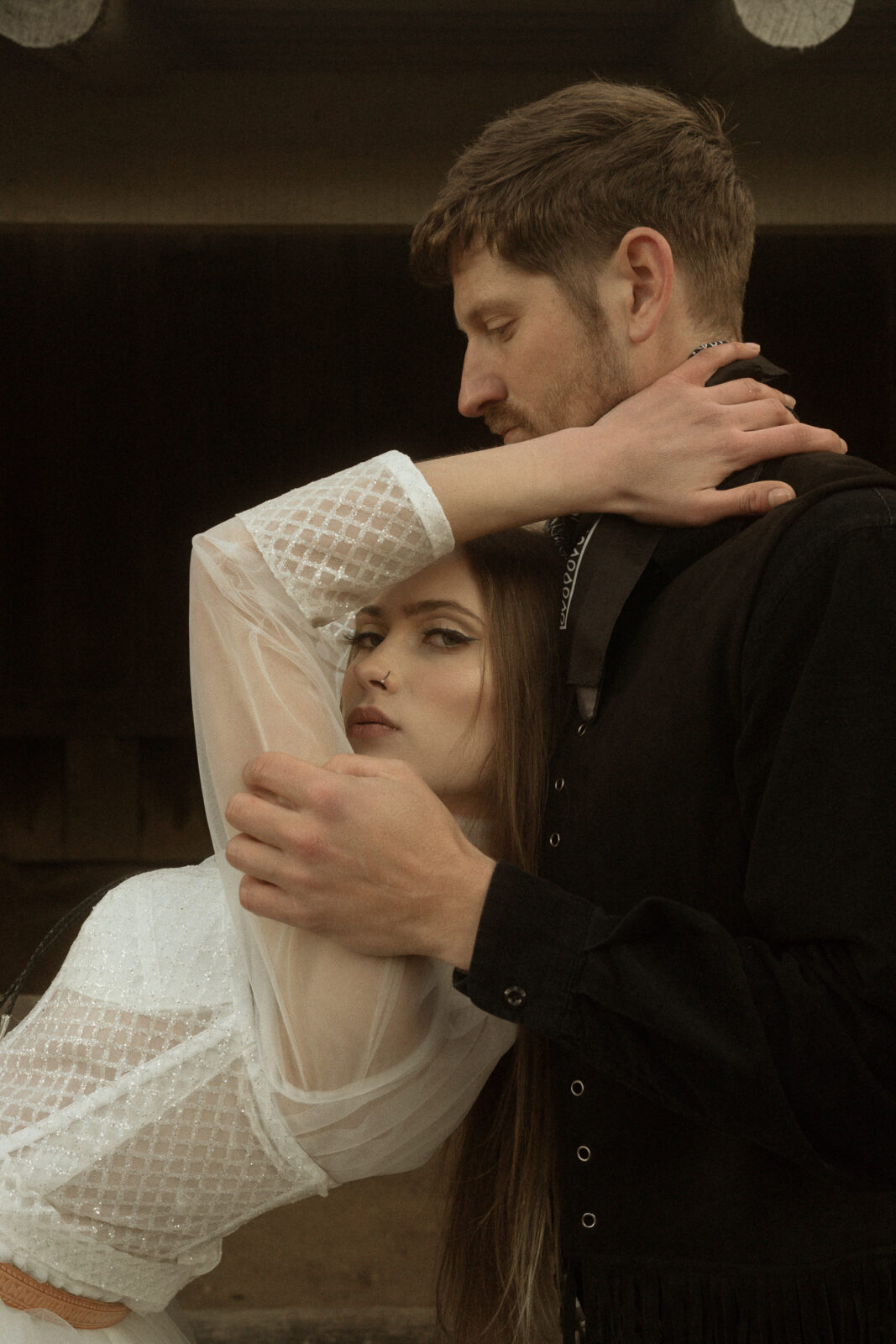 Western Romantic Elopement in Buncom, Oregon - Smoke and the Sea ...